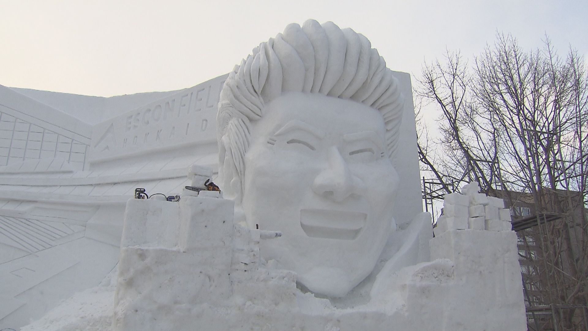 週末から“さっぽろ雪まつり” 大雪像「ファイターズ新球場＆新庄監督」も完成間近 札幌市長が激励に | 北海道ニュース UHB | UHB 北海道文化放送